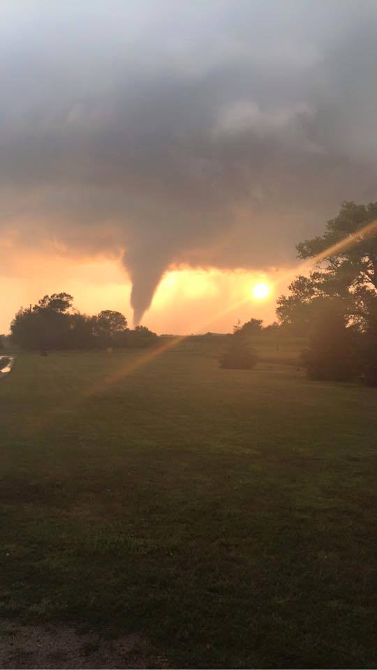@BriAlNews: Pic from @ksfynews viewer Amy Hofer from an area 15 miles ...